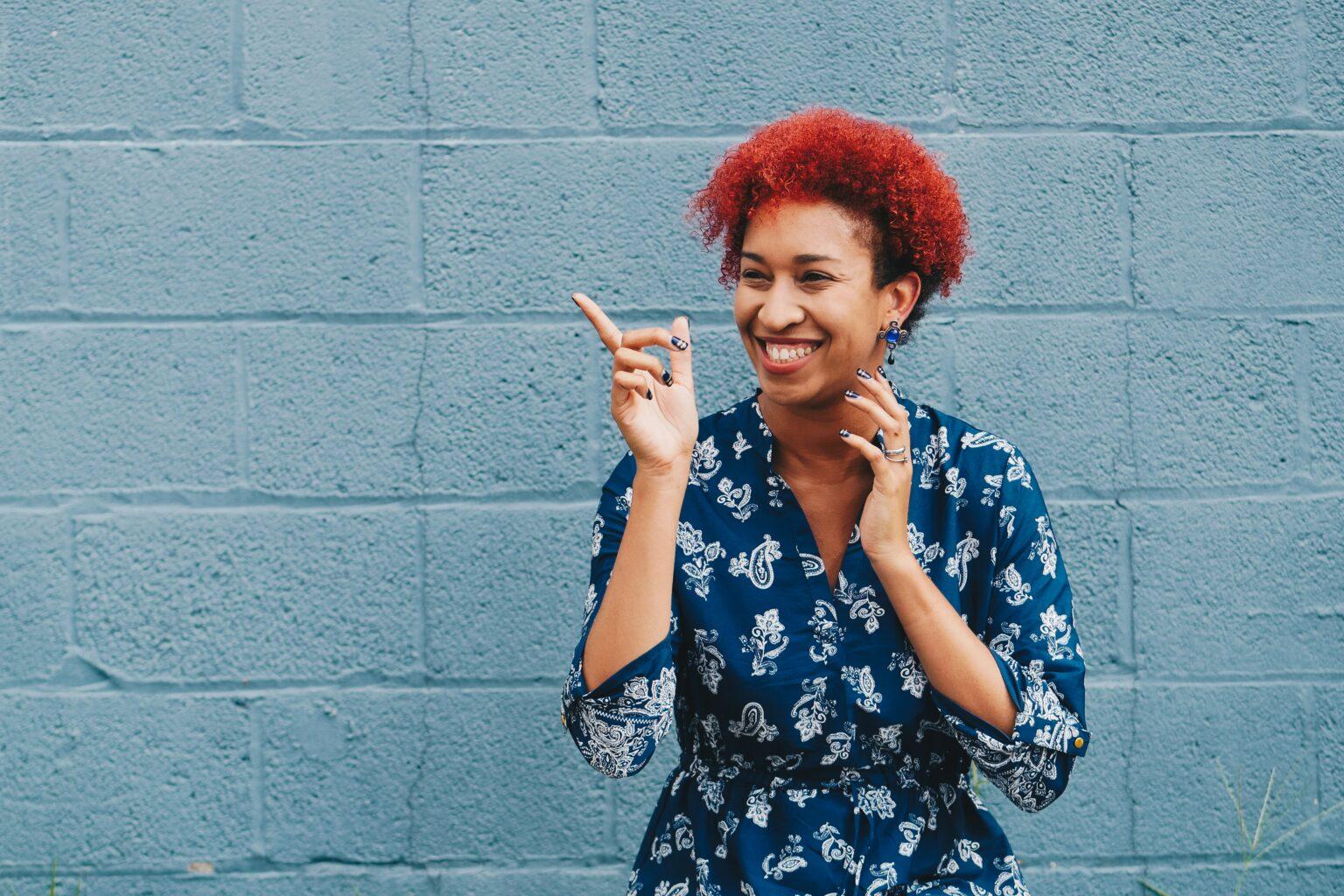 Frases para foto sorrindo: veja 45 ideias para arrasar na web