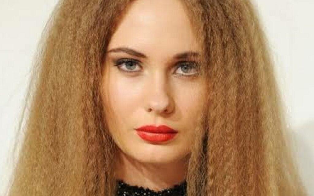 Veja 25 fotos de cabelo frisado para se inspirar e copiar