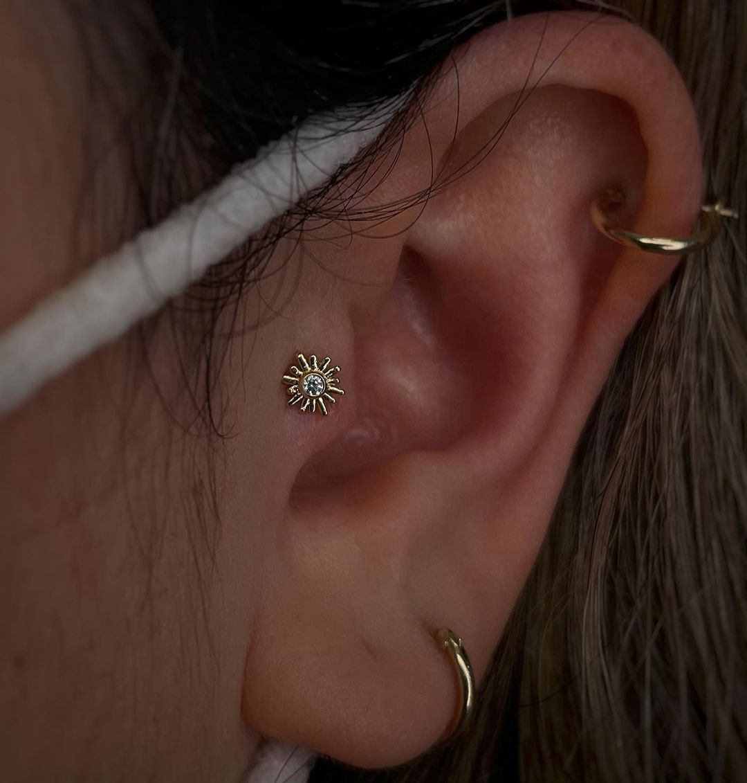 Piercing no tragus: cuidados necessários e fotos para inspirar
