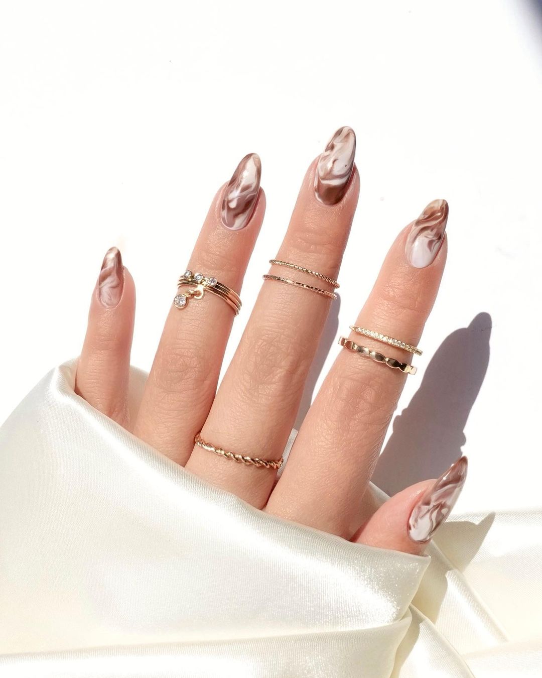 Unhas marmorizadas: aprenda a fazer sozinha + 20 modelos