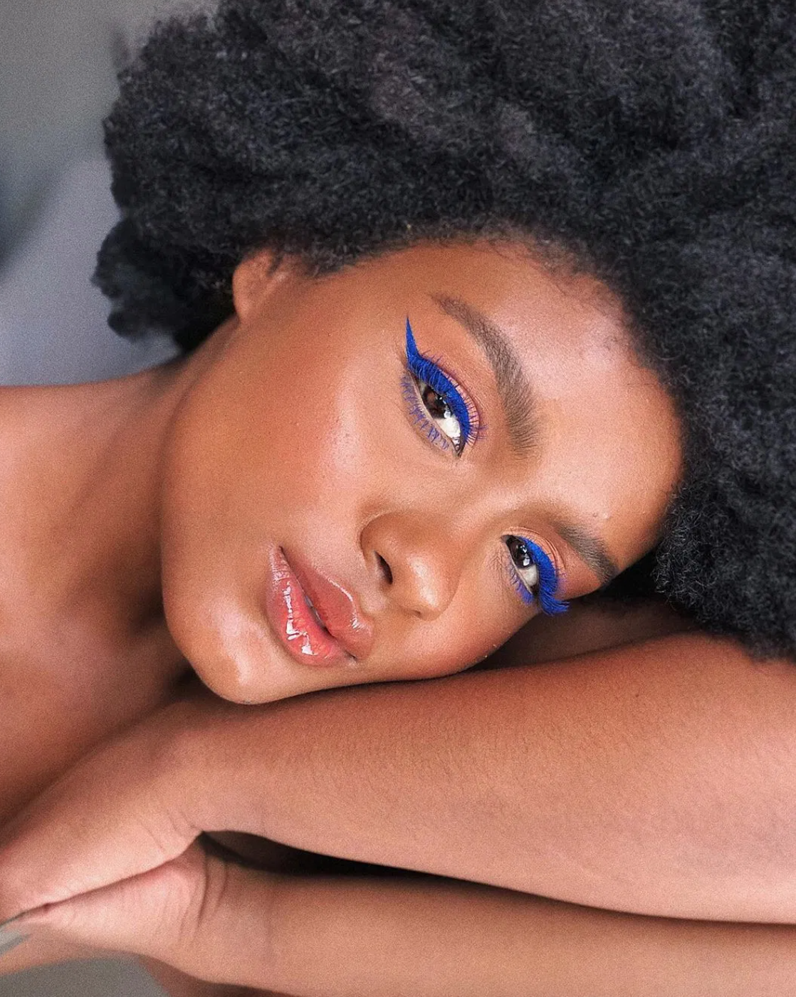 Maquiagem azul: passo a passo + 20 ideias deslumbrantes