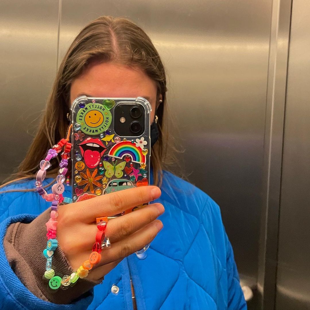 Phone strap: o que é e como fazer para se jogar na tendência 00's